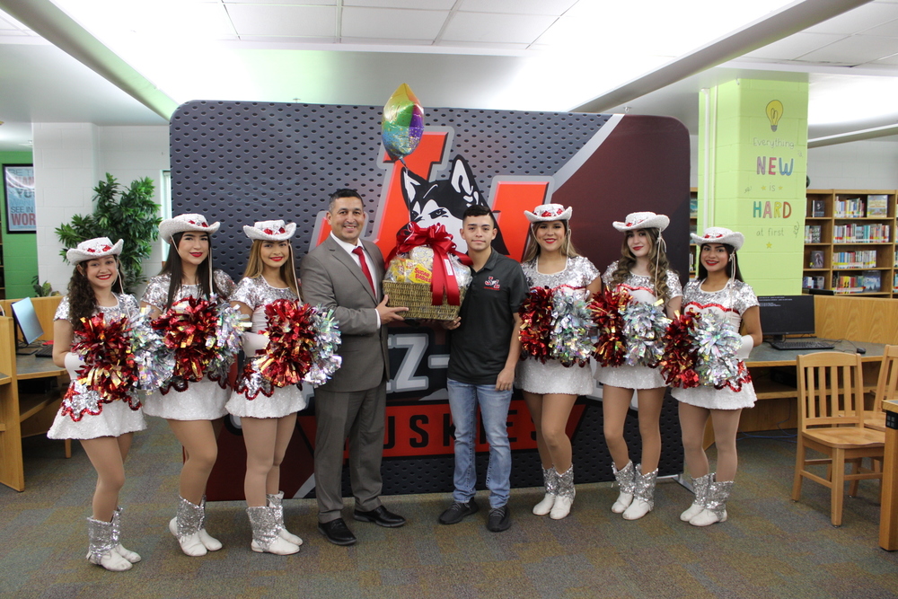 KRGV Student of the Week features JLHS Senior | La Joya Juarez-Lincoln High School